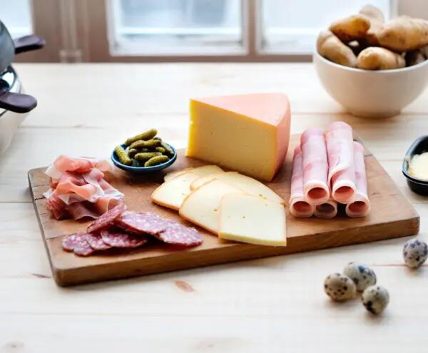 Raclette : nos conseils pour un moment réussi : Qui veut du fromage
