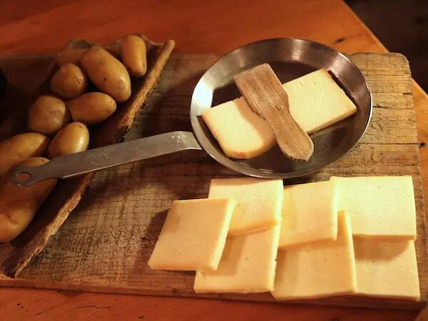 Recette raclette au fromage - Qui veut du fromage