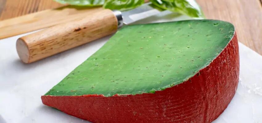 D'où vient la couleur verte de certains fromages